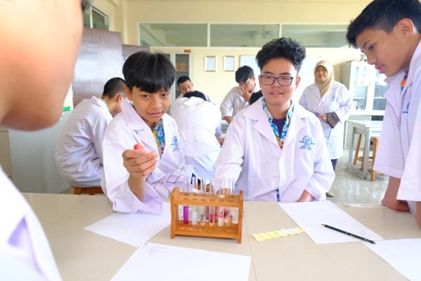 15 Alat Laboratorium IPA dan Fungsinya, Penting untuk Dilengkapi!